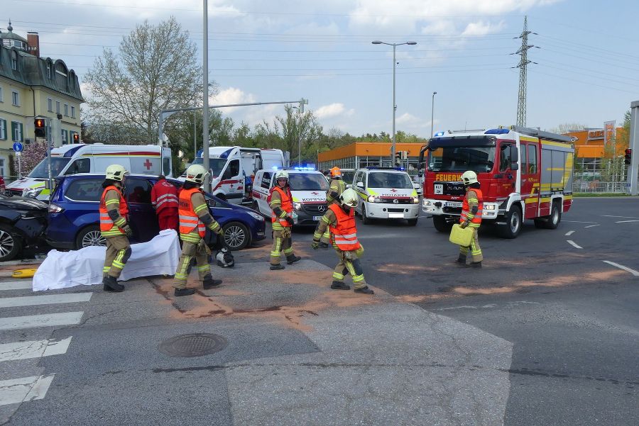 Verkehrsunfall Wienerstraße - Katastrophenschutz und Feuerwehr der Stadt Graz